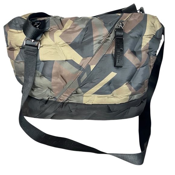 Go Dash Dot | Bags | Go Dash Dot Puffer Bag Go 2 Tote Quilted Tote Camo ...
